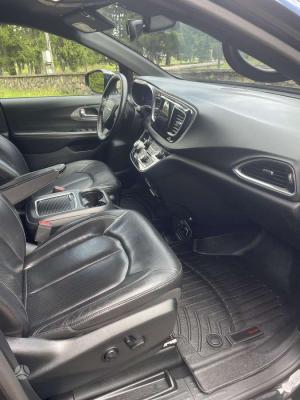 Melns Chrysler Pacifica 2019 Telšiai, ar dzinēja tilpumu 3.61 L un nobraukumu 201 tūkst. km par 16800 €, foto 12 vietnē AUTOMOTO.COM.LV