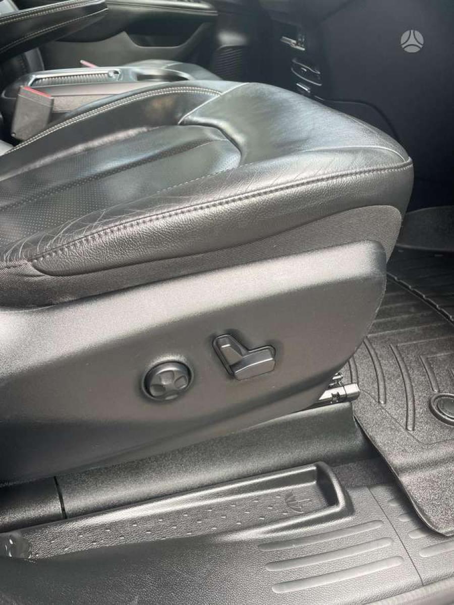 Melns Chrysler Pacifica 2019 Telšiai, ar dzinēja tilpumu 3.61 L un nobraukumu 201 tūkst. km par 16800 €, foto 13 vietnē AUTOMOTO.COM.LV