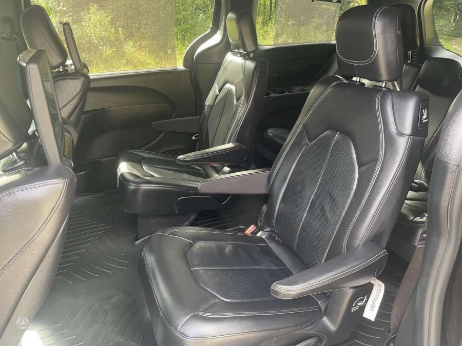 Melns Chrysler Pacifica 2019 Telšiai, ar dzinēja tilpumu 3.61 L un nobraukumu 201 tūkst. km par 16800 €, foto 16 vietnē AUTOMOTO.COM.LV