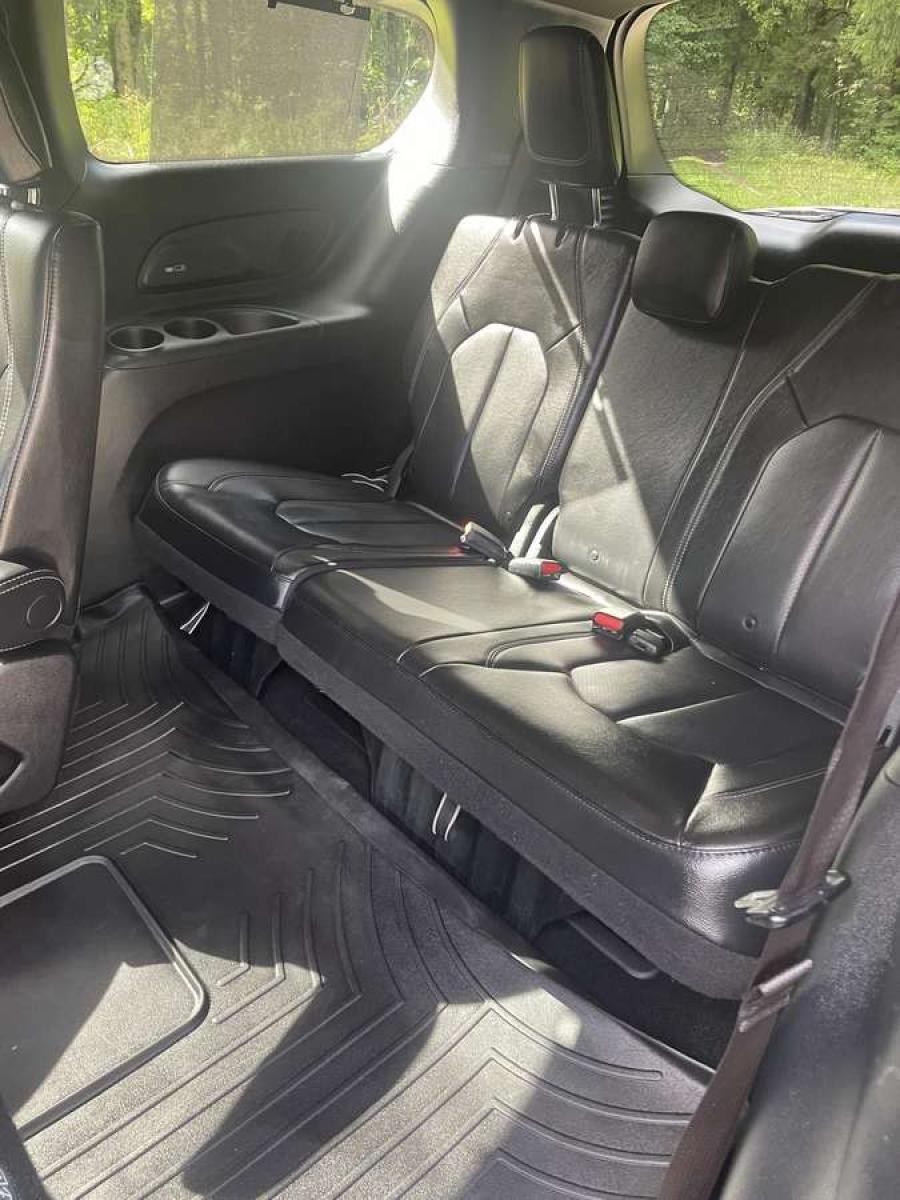 Melns Chrysler Pacifica 2019 Telšiai, ar dzinēja tilpumu 3.61 L un nobraukumu 201 tūkst. km par 16800 €, foto 17 vietnē AUTOMOTO.COM.LV