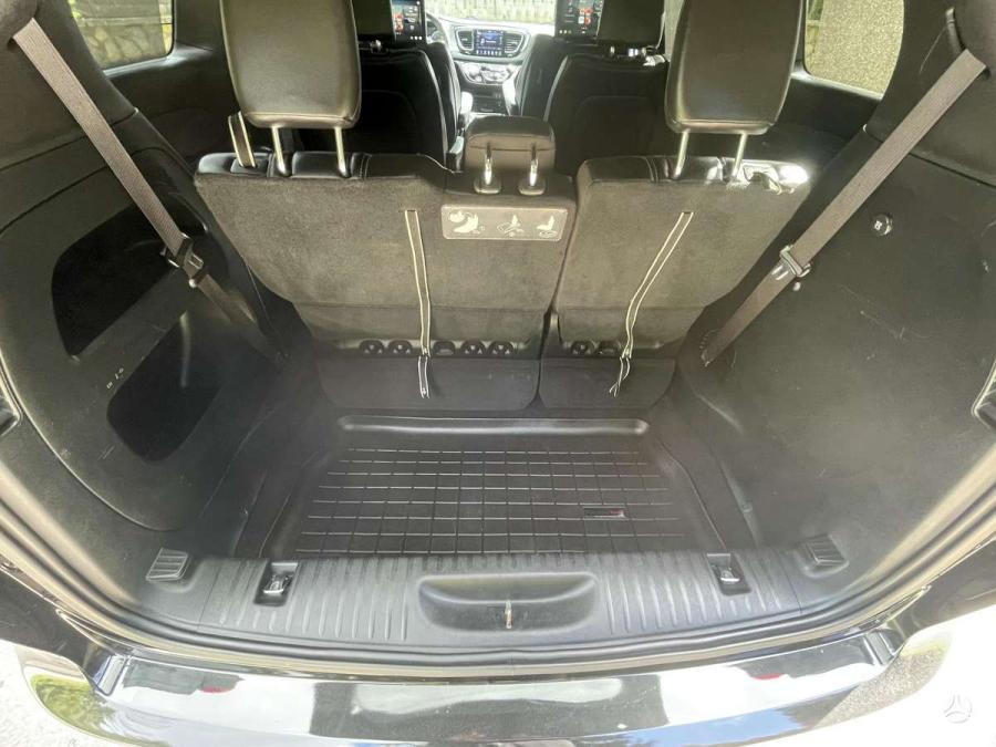 Melns Chrysler Pacifica 2019 Telšiai, ar dzinēja tilpumu 3.61 L un nobraukumu 201 tūkst. km par 16800 €, foto 20 vietnē AUTOMOTO.COM.LV