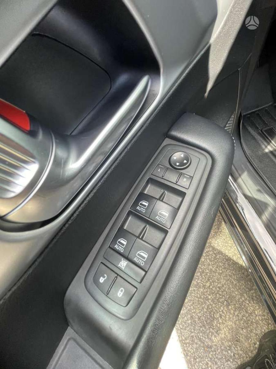 Melns Chrysler Pacifica 2019 Telšiai, ar dzinēja tilpumu 3.61 L un nobraukumu 201 tūkst. km par 16800 €, foto 36 vietnē AUTOMOTO.COM.LV