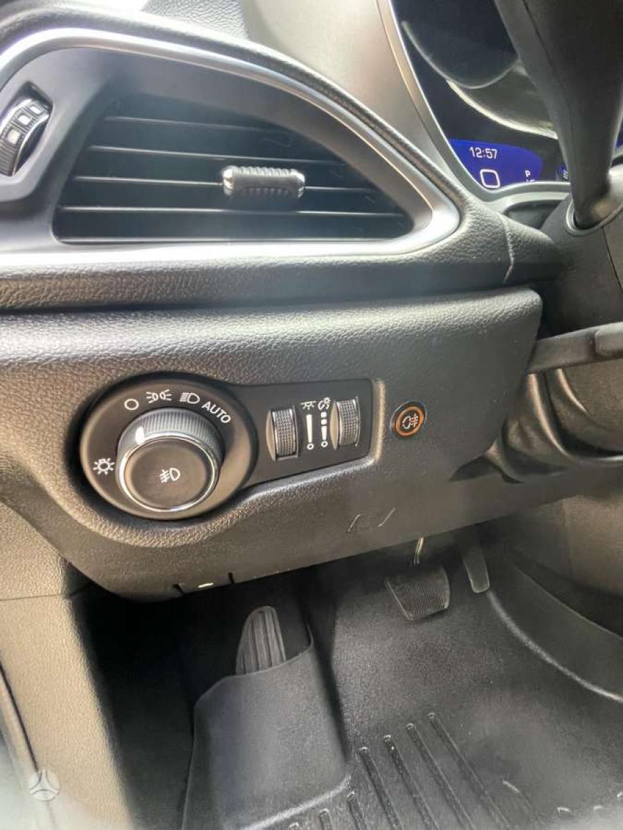 Melns Chrysler Pacifica 2019 Telšiai, ar dzinēja tilpumu 3.61 L un nobraukumu 201 tūkst. km par 16800 €, foto 39 vietnē AUTOMOTO.COM.LV