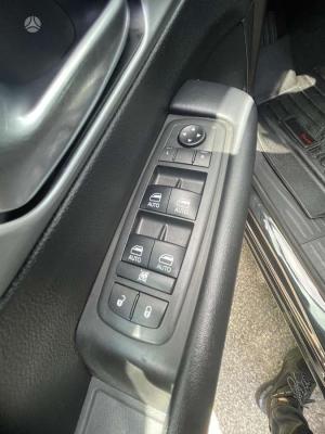 Melns Chrysler Pacifica 2019 Telšiai, ar dzinēja tilpumu 3.61 L un nobraukumu 201 tūkst. km par 16800 €, foto 50 vietnē AUTOMOTO.COM.LV