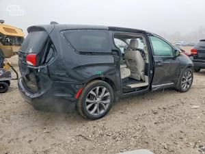 Black Chrysler Pacifica 2019 in Telschi, with an engine capacity of 3.60 L and mileage of 151 thousand km for 16800 €, photo 4 on AUTOMOTO.COM.LV