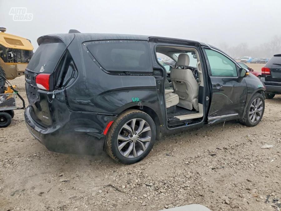 Black Chrysler Pacifica 2019 in Telschi, with an engine capacity of 3.60 L and mileage of 151 thousand km for 16800 €, photo 4 on AUTOMOTO.COM.LV