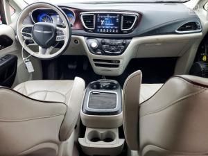 Black Chrysler Pacifica 2019 in Telschi, with an engine capacity of 3.60 L and mileage of 151 thousand km for 16800 €, photo 7 on AUTOMOTO.COM.LV
