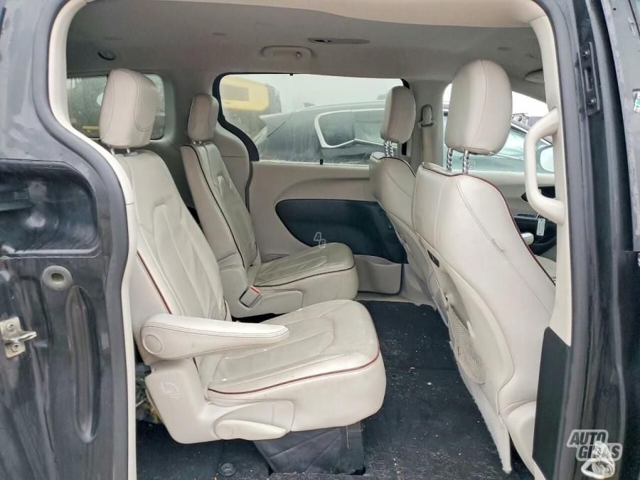 Black Chrysler Pacifica 2019 in Telschi, with an engine capacity of 3.60 L and mileage of 151 thousand km for 16800 €, photo 9 on AUTOMOTO.COM.LV
