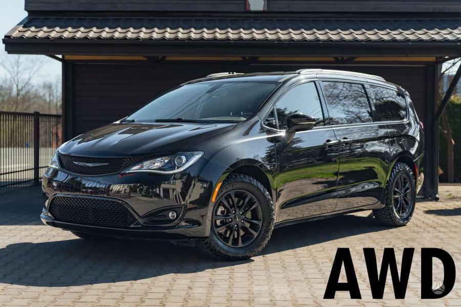Melns Chrysler Pacifica 2020 Klaipėda, ar dzinēja tilpumu 3.61 L un nobraukumu 163 tūkst. km par 19500 €, foto 1 vietnē AUTOMOTO.COM.LV
