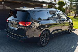 Melns Chrysler Pacifica 2020 Klaipėda, ar dzinēja tilpumu 3.61 L un nobraukumu 163 tūkst. km par 19500 €, foto 6 vietnē AUTOMOTO.COM.LV