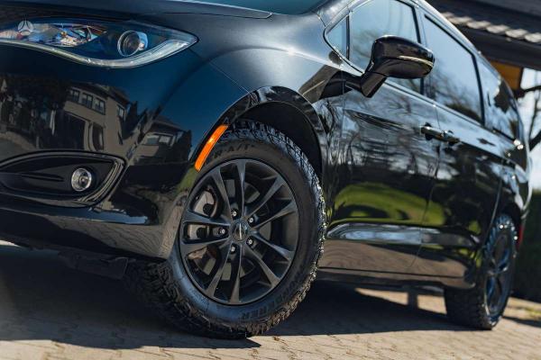 Melns Chrysler Pacifica 2020 Klaipėda, ar dzinēja tilpumu 3.61 L un nobraukumu 163 tūkst. km par 19500 €, foto 8 vietnē AUTOMOTO.COM.LV