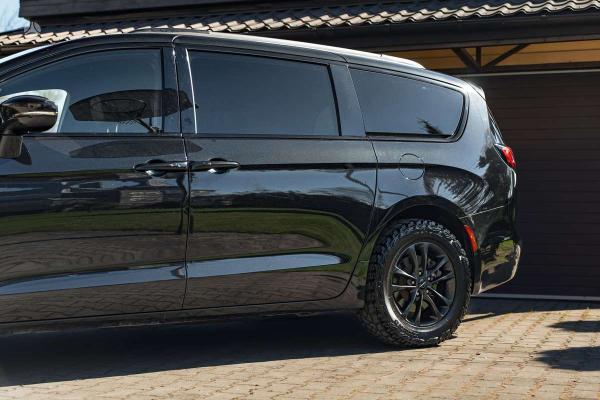 Melns Chrysler Pacifica 2020 Klaipėda, ar dzinēja tilpumu 3.61 L un nobraukumu 163 tūkst. km par 19500 €, foto 9 vietnē AUTOMOTO.COM.LV