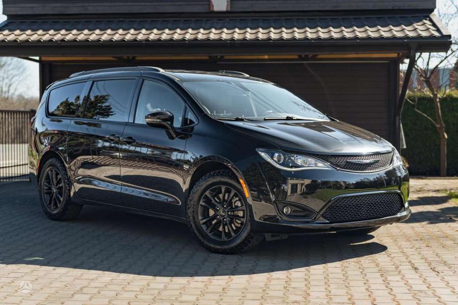 Melns Chrysler Pacifica 2020 Klaipėda, ar dzinēja tilpumu 3.61 L un nobraukumu 163 tūkst. km par 19500 €, foto 12 vietnē AUTOMOTO.COM.LV