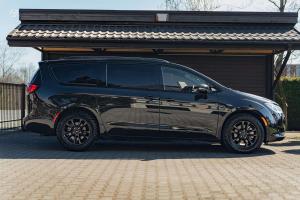 Melns Chrysler Pacifica 2020 Klaipėda, ar dzinēja tilpumu 3.61 L un nobraukumu 163 tūkst. km par 19500 €, foto 13 vietnē AUTOMOTO.COM.LV