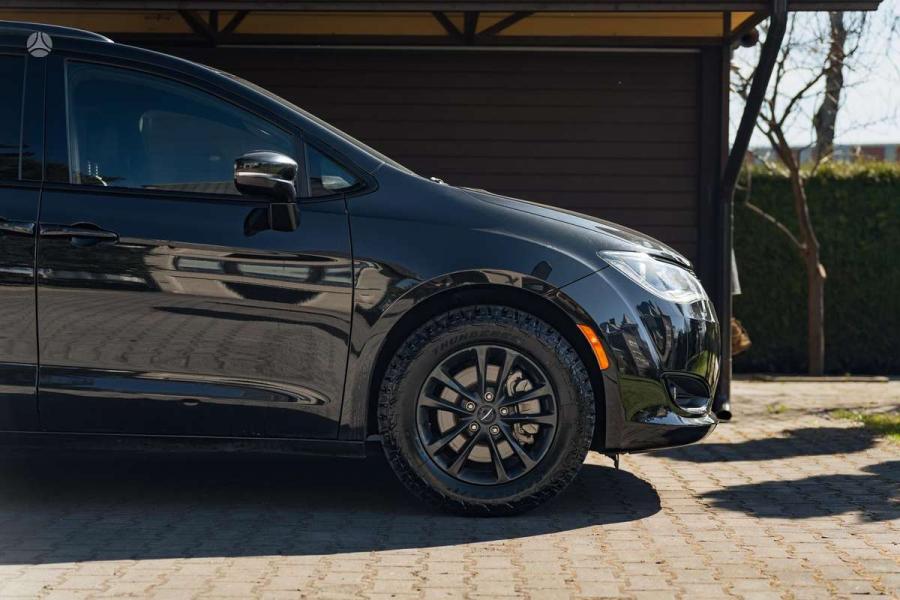 Melns Chrysler Pacifica 2020 Klaipėda, ar dzinēja tilpumu 3.61 L un nobraukumu 163 tūkst. km par 19500 €, foto 14 vietnē AUTOMOTO.COM.LV