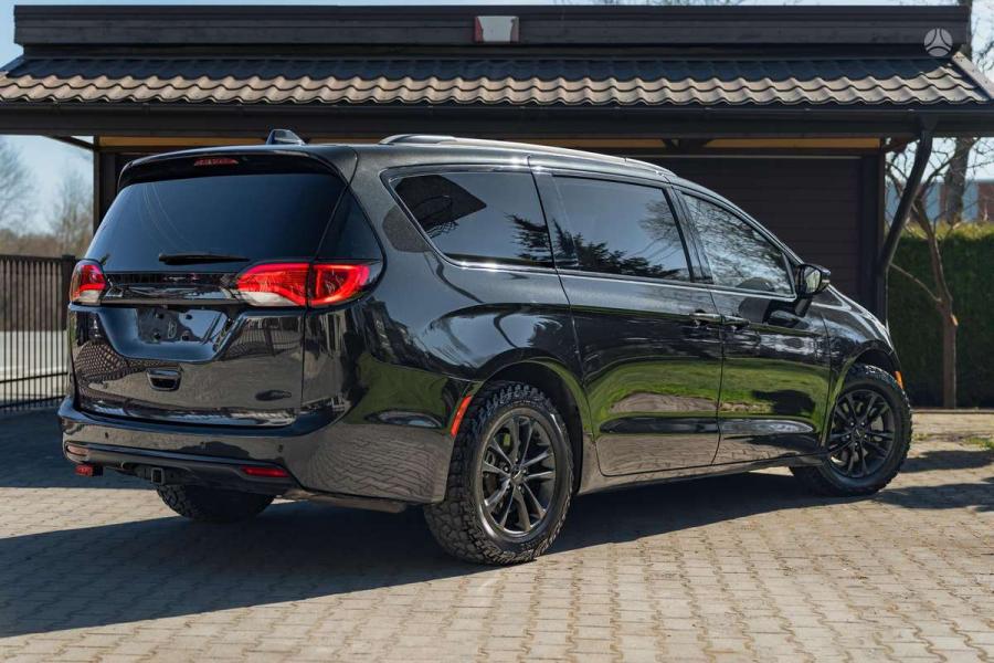 Melns Chrysler Pacifica 2020 Klaipėda, ar dzinēja tilpumu 3.61 L un nobraukumu 163 tūkst. km par 19500 €, foto 16 vietnē AUTOMOTO.COM.LV