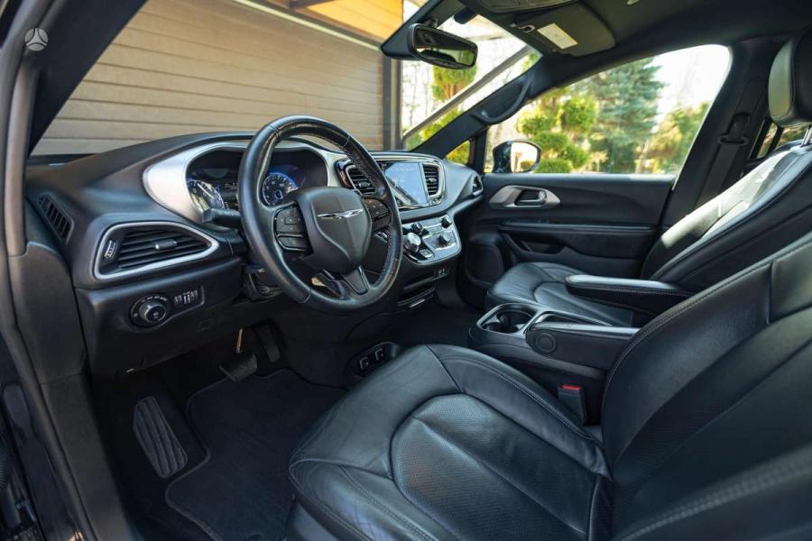 Melns Chrysler Pacifica 2020 Klaipėda, ar dzinēja tilpumu 3.61 L un nobraukumu 163 tūkst. km par 19500 €, foto 22 vietnē AUTOMOTO.COM.LV