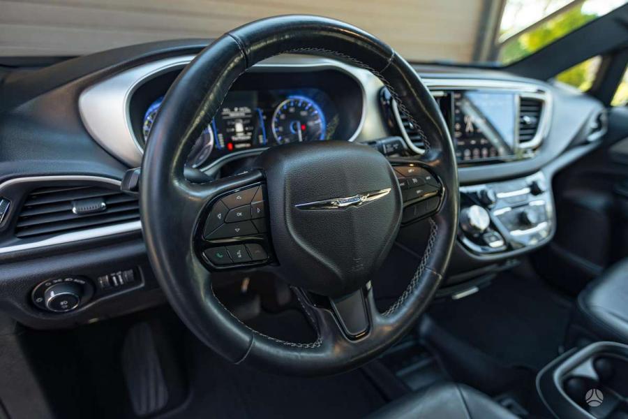 Melns Chrysler Pacifica 2020 Klaipėda, ar dzinēja tilpumu 3.61 L un nobraukumu 163 tūkst. km par 19500 €, foto 23 vietnē AUTOMOTO.COM.LV
