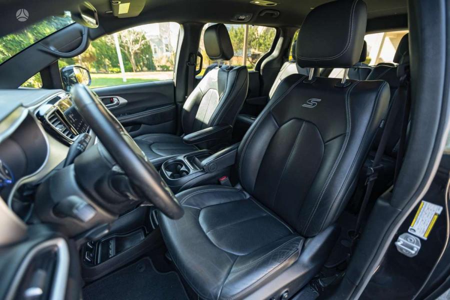 Melns Chrysler Pacifica 2020 Klaipėda, ar dzinēja tilpumu 3.61 L un nobraukumu 163 tūkst. km par 19500 €, foto 24 vietnē AUTOMOTO.COM.LV