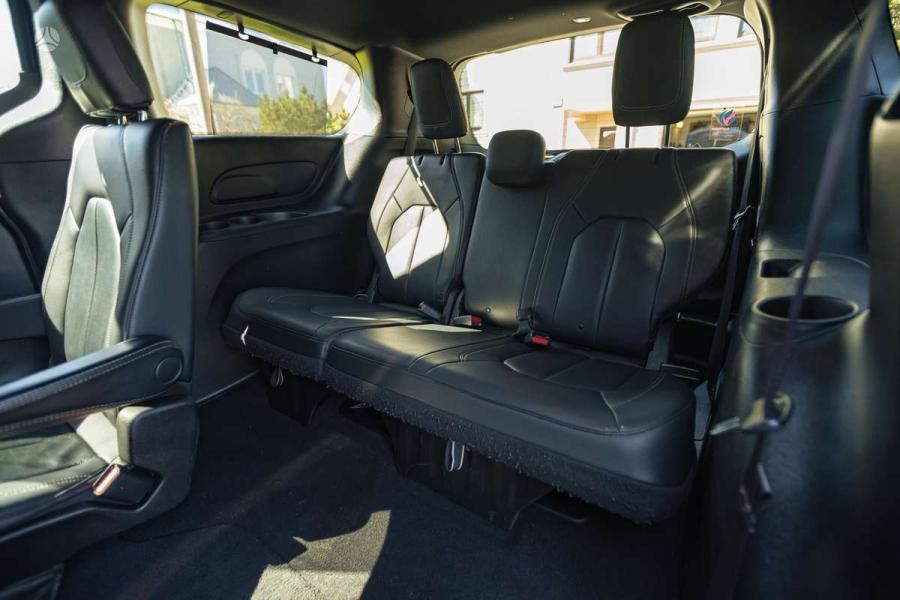 Melns Chrysler Pacifica 2020 Klaipėda, ar dzinēja tilpumu 3.61 L un nobraukumu 163 tūkst. km par 19500 €, foto 30 vietnē AUTOMOTO.COM.LV