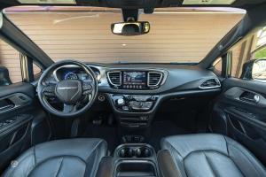 Melns Chrysler Pacifica 2020 Klaipėda, ar dzinēja tilpumu 3.61 L un nobraukumu 163 tūkst. km par 19500 €, foto 32 vietnē AUTOMOTO.COM.LV