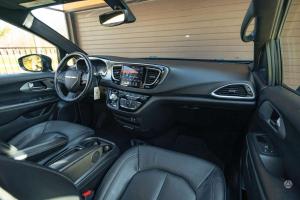 Melns Chrysler Pacifica 2020 Klaipėda, ar dzinēja tilpumu 3.61 L un nobraukumu 163 tūkst. km par 19500 €, foto 33 vietnē AUTOMOTO.COM.LV