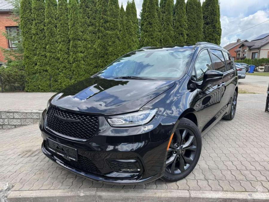 Melns Chrysler Pacifica 2020 Šauļi, ar dzinēja tilpumu 3.60 L un nobraukumu 230 tūkst. km par 15250 €, foto 1 vietnē AUTOMOTO.COM.LV