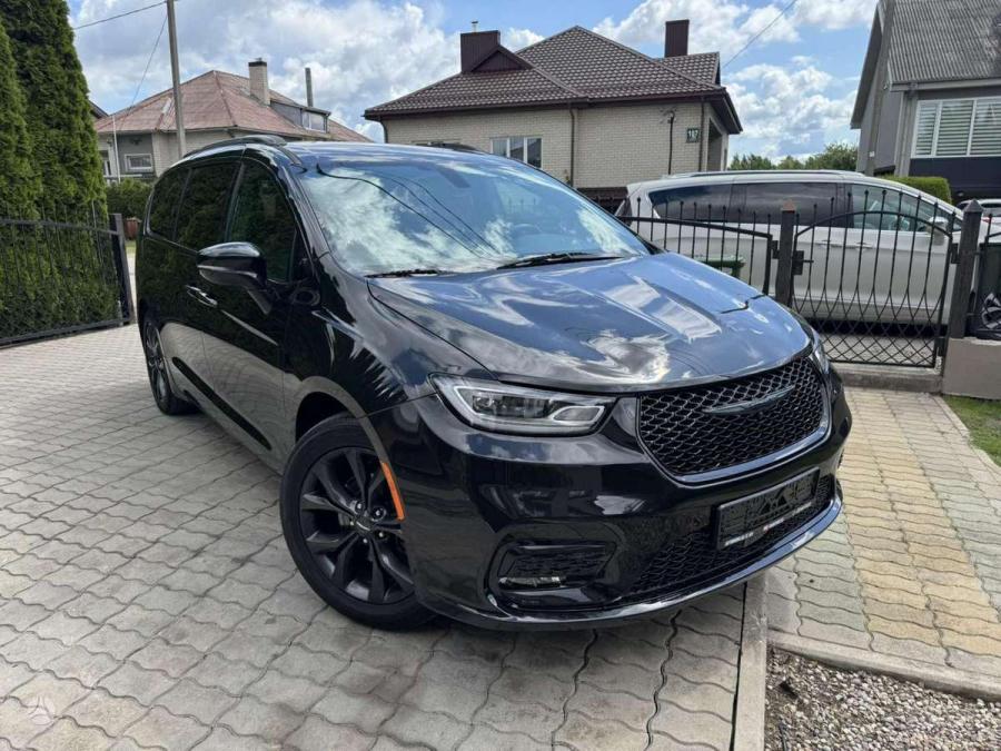 Melns Chrysler Pacifica 2020 Šauļi, ar dzinēja tilpumu 3.60 L un nobraukumu 230 tūkst. km par 15250 €, foto 4 vietnē AUTOMOTO.COM.LV
