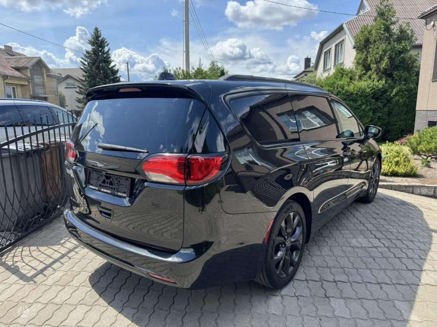 Melns Chrysler Pacifica 2020 Šauļi, ar dzinēja tilpumu 3.60 L un nobraukumu 230 tūkst. km par 15250 €, foto 10 vietnē AUTOMOTO.COM.LV