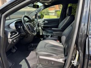 Melns Chrysler Pacifica 2020 Šauļi, ar dzinēja tilpumu 3.60 L un nobraukumu 230 tūkst. km par 15250 €, foto 13 vietnē AUTOMOTO.COM.LV