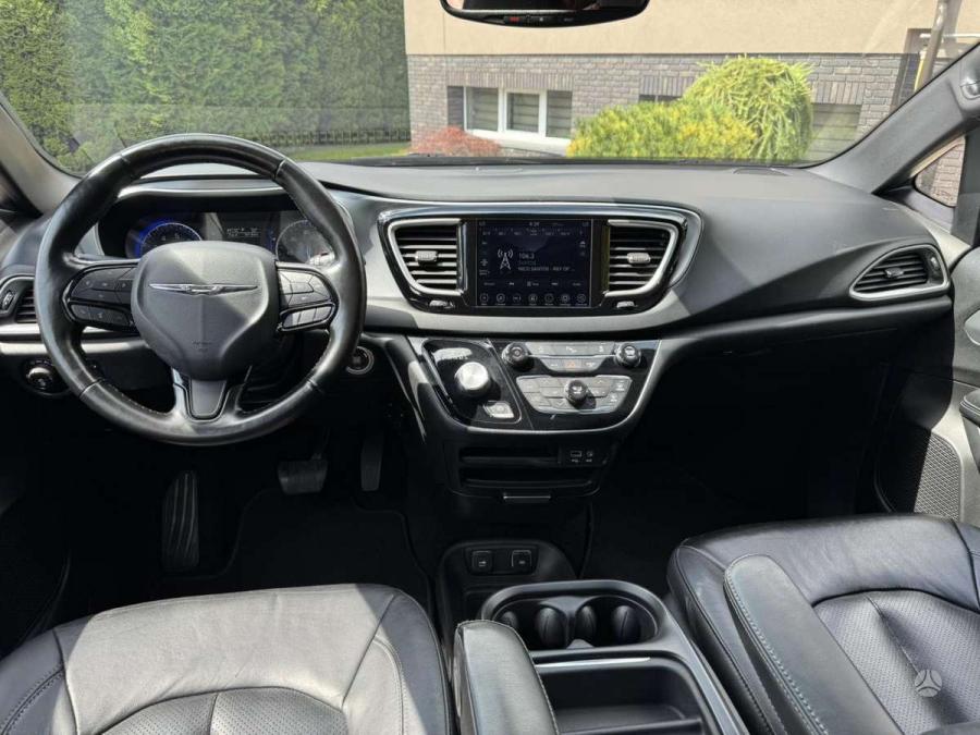 Melns Chrysler Pacifica 2020 Šauļi, ar dzinēja tilpumu 3.60 L un nobraukumu 230 tūkst. km par 15250 €, foto 14 vietnē AUTOMOTO.COM.LV