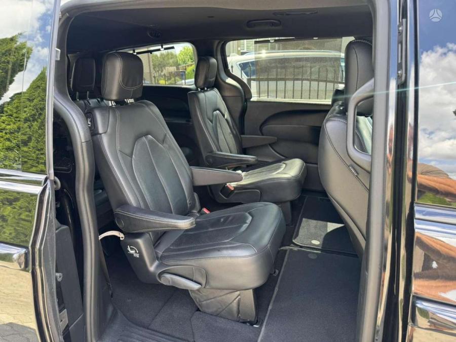 Melns Chrysler Pacifica 2020 Šauļi, ar dzinēja tilpumu 3.60 L un nobraukumu 230 tūkst. km par 15250 €, foto 18 vietnē AUTOMOTO.COM.LV