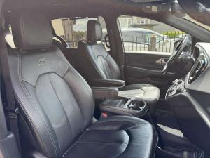 Melns Chrysler Pacifica 2020 Šauļi, ar dzinēja tilpumu 3.60 L un nobraukumu 230 tūkst. km par 15250 €, foto 19 vietnē AUTOMOTO.COM.LV