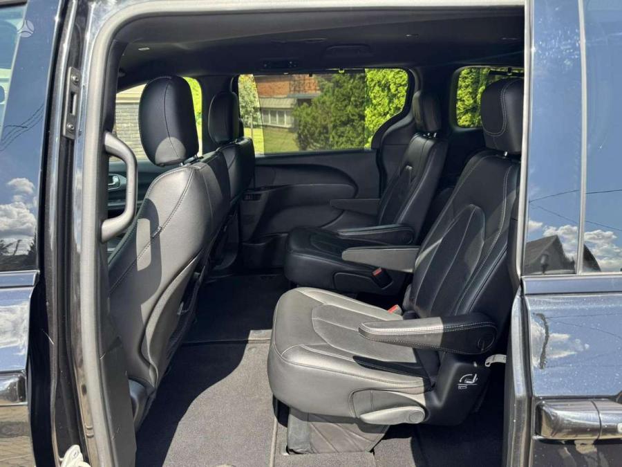 Melns Chrysler Pacifica 2020 Šauļi, ar dzinēja tilpumu 3.60 L un nobraukumu 230 tūkst. km par 15250 €, foto 20 vietnē AUTOMOTO.COM.LV