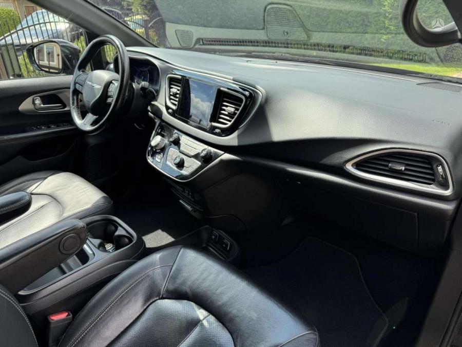 Melns Chrysler Pacifica 2020 Šauļi, ar dzinēja tilpumu 3.60 L un nobraukumu 230 tūkst. km par 15250 €, foto 21 vietnē AUTOMOTO.COM.LV