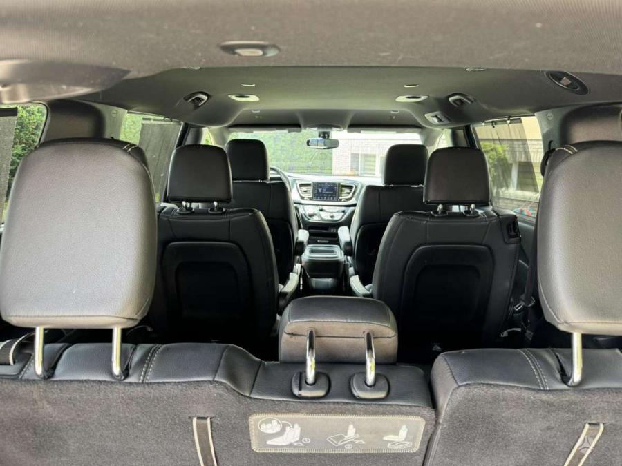 Melns Chrysler Pacifica 2020 Šauļi, ar dzinēja tilpumu 3.60 L un nobraukumu 230 tūkst. km par 15250 €, foto 24 vietnē AUTOMOTO.COM.LV