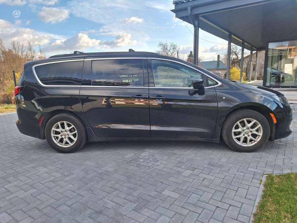 Melns Chrysler Pacifica 2020 Kauņa, ar dzinēja tilpumu 3.60 L un nobraukumu 203 tūkst. km par 11900 €, foto 4 vietnē AUTOMOTO.COM.LV