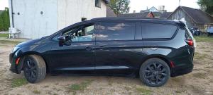 Black Chrysler Pacifica 2020 in Siauliai, with an engine capacity of 3.60 L and mileage of 200 thousand km for 11200 €, photo 5 on AUTOMOTO.COM.LV