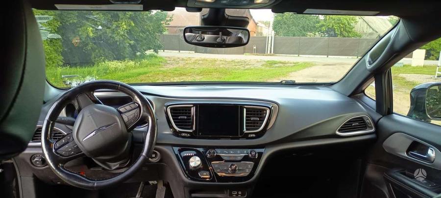 Black Chrysler Pacifica 2020 in Siauliai, with an engine capacity of 3.60 L and mileage of 200 thousand km for 11200 €, photo 15 on AUTOMOTO.COM.LV