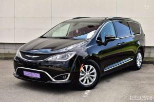 Black Chrysler Pacifica 2020 in Kretinga, with an engine capacity of 3.60 L and mileage of 189 thousand km for 14200 €, photo  on AUTOMOTO.COM.LV