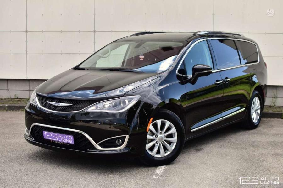 Black Chrysler Pacifica 2020 in Kretinga, with an engine capacity of 3.60 L and mileage of 189 thousand km for 14200 €, photo 1 on AUTOMOTO.COM.LV