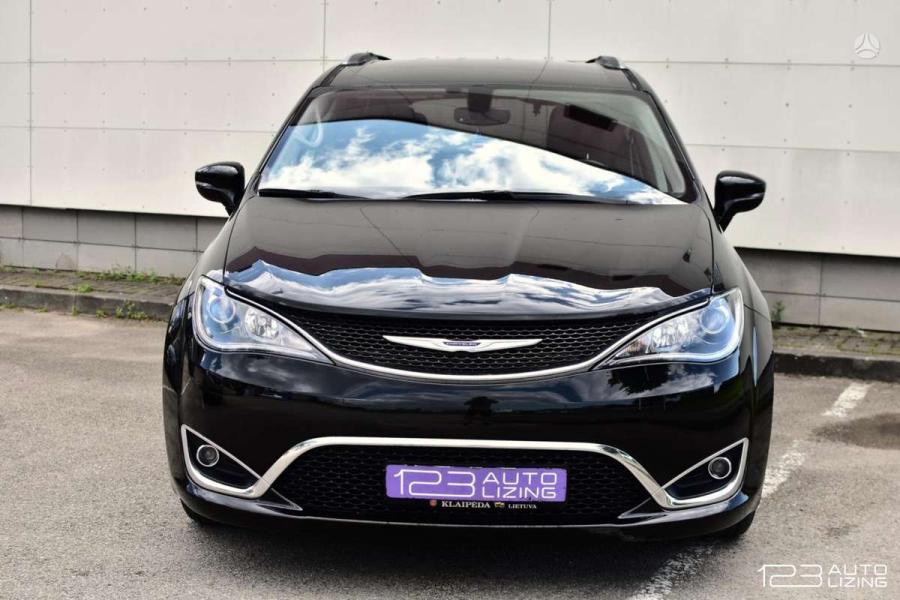 Black Chrysler Pacifica 2020 in Kretinga, with an engine capacity of 3.60 L and mileage of 189 thousand km for 14200 €, photo 4 on AUTOMOTO.COM.LV