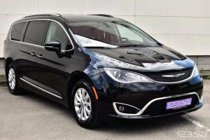 Black Chrysler Pacifica 2020 in Kretinga, with an engine capacity of 3.60 L and mileage of 189 thousand km for 14200 €, photo 6 on AUTOMOTO.COM.LV