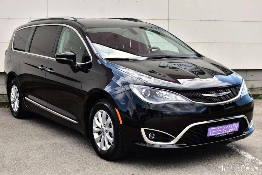 Black Chrysler Pacifica 2020 in Kretinga, with an engine capacity of 3.60 L and mileage of 189 thousand km for 14200 €, photo 6 on AUTOMOTO.COM.LV