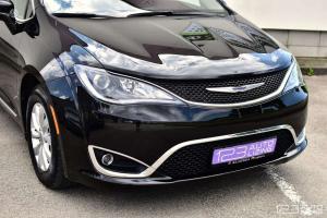 Black Chrysler Pacifica 2020 in Kretinga, with an engine capacity of 3.60 L and mileage of 189 thousand km for 14200 €, photo 7 on AUTOMOTO.COM.LV
