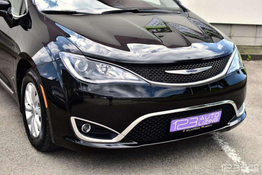 Black Chrysler Pacifica 2020 in Kretinga, with an engine capacity of 3.60 L and mileage of 189 thousand km for 14200 €, photo 7 on AUTOMOTO.COM.LV