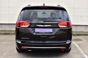 Black Chrysler Pacifica 2020 in Kretinga, with an engine capacity of 3.60 L and mileage of 189 thousand km for 14200 €, photo 10 on AUTOMOTO.COM.LV