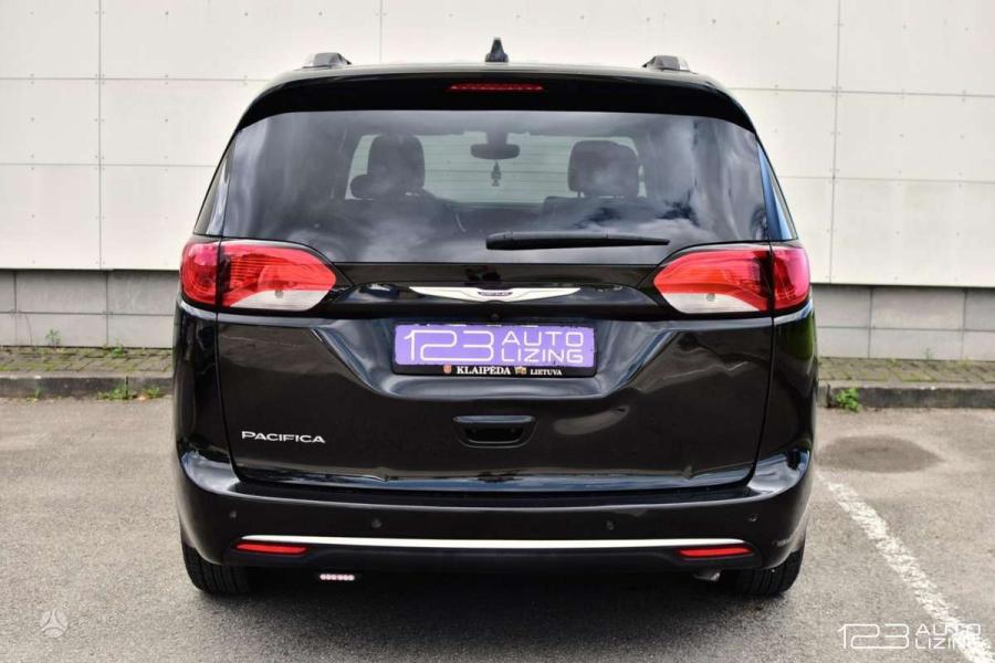 Black Chrysler Pacifica 2020 in Kretinga, with an engine capacity of 3.60 L and mileage of 189 thousand km for 14200 €, photo 10 on AUTOMOTO.COM.LV