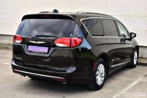 Black Chrysler Pacifica 2020 in Kretinga, with an engine capacity of 3.60 L and mileage of 189 thousand km for 14200 €, photo 11 on AUTOMOTO.COM.LV