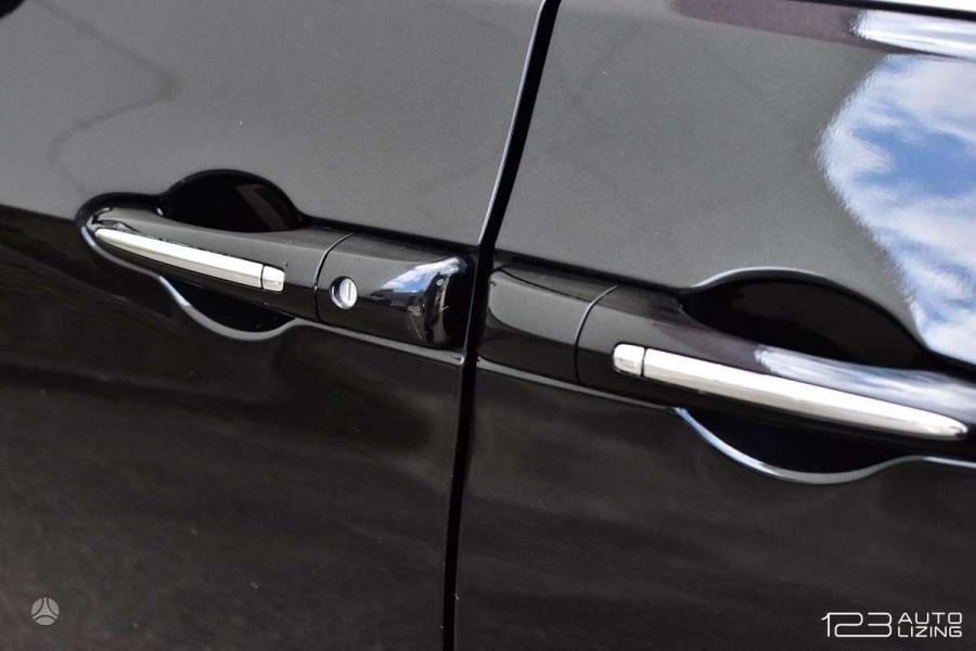 Black Chrysler Pacifica 2020 in Kretinga, with an engine capacity of 3.60 L and mileage of 189 thousand km for 14200 €, photo 14 on AUTOMOTO.COM.LV